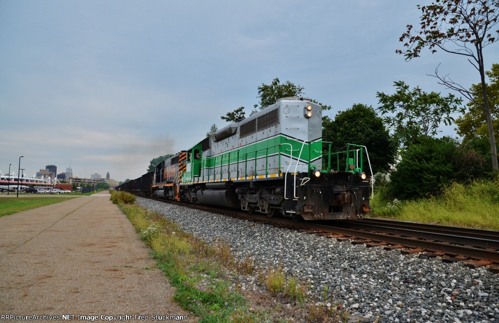 WE 6350 runs incognito on the long hood.